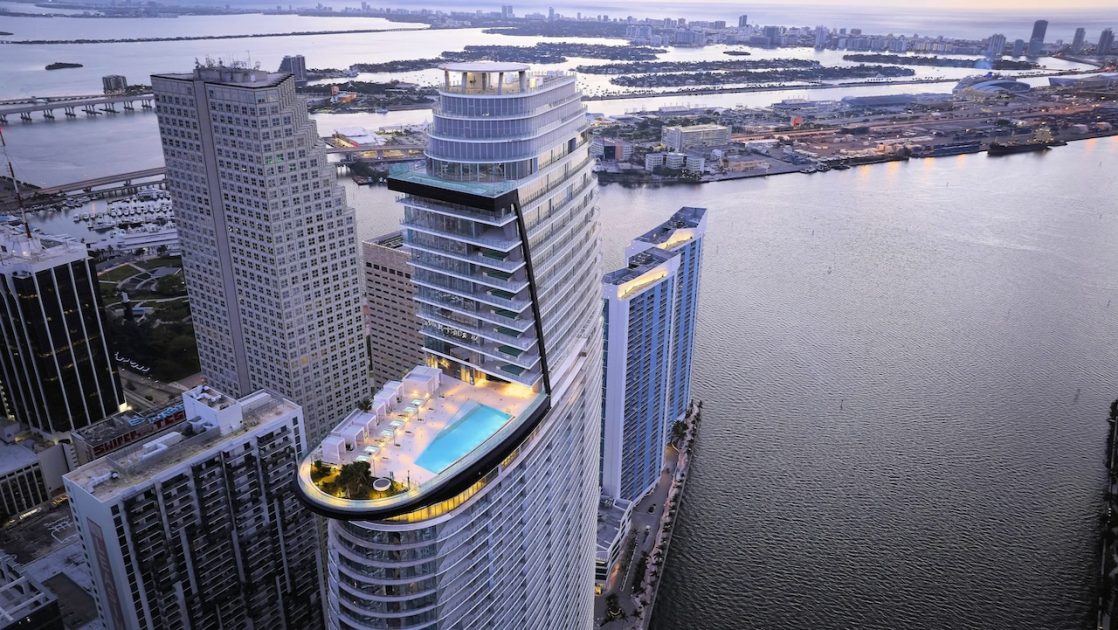 El impresionante rascacielos de Aston Martin: la guarida perfecta para ...